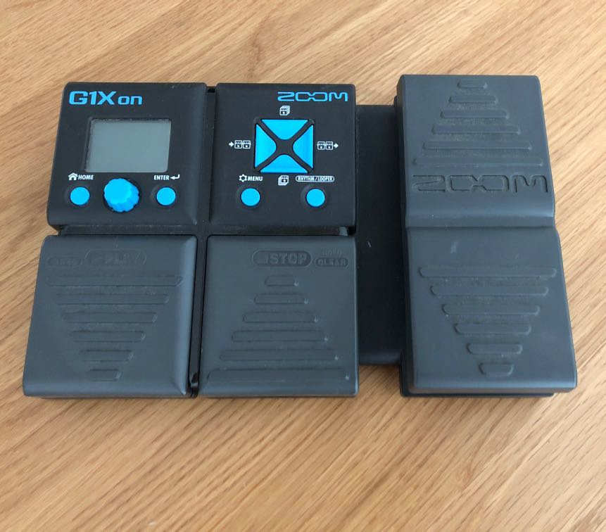 Zoom G1Xon multi effect processor with expression pedal, Music & Media ...