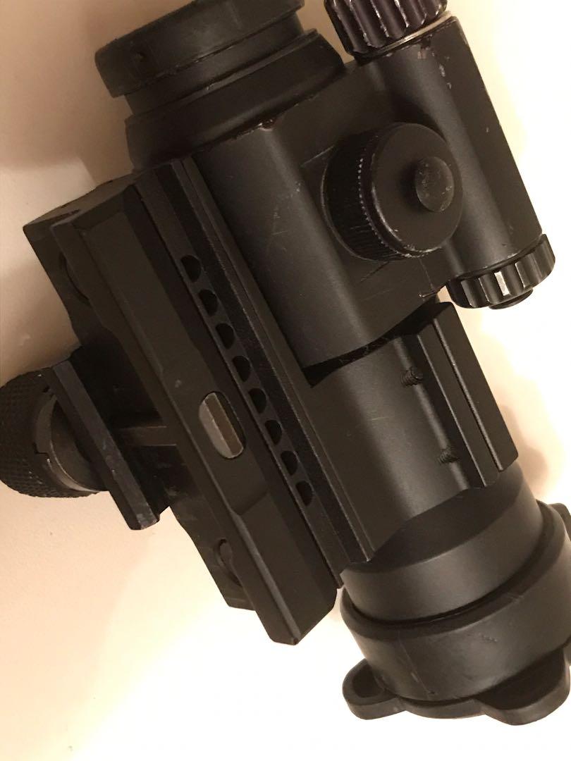 Aimpoint M2 with mount and spacer, 珍品紅點鏡., 興趣及遊戲, 旅行, 旅遊 - 旅行必需品及用品 ...