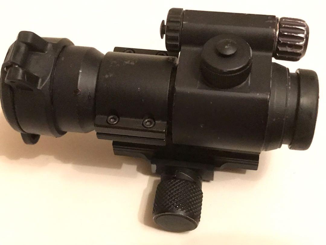 Aimpoint M2 with mount and spacer, 珍品紅點鏡., 興趣及遊戲, 旅行, 旅遊 - 旅行必需品及用品 ...