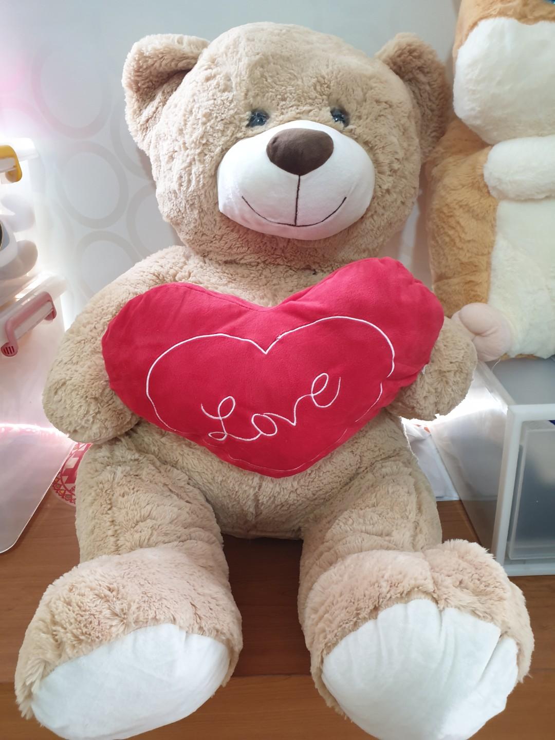 Giant teddy bear with heart shaped love (83cm tall), Hobbies & Toys ...
