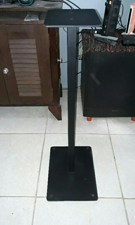 Lovan speaker stands., Audio, Soundbars, Speakers & Amplifiers on Carousell