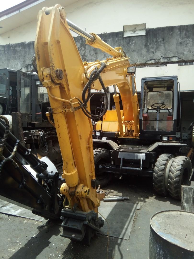 Hyundai Wheel Backhoe, Commercial & Industrial, Construction Tools ...