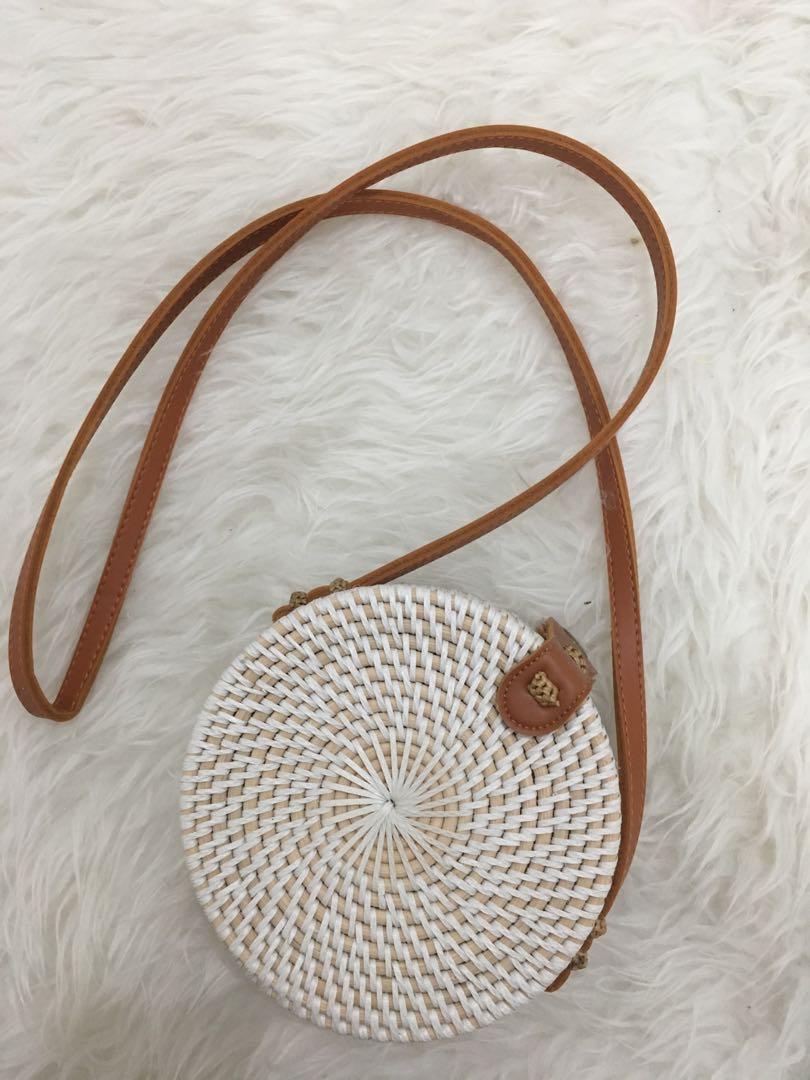 tas rotan, Barang Mewah, Tas & Dompet di Carousell