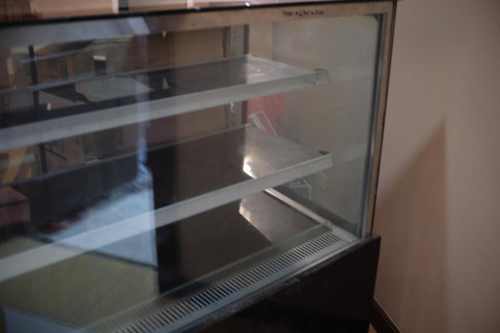 CHEE PUCK Cake chiller, Food & Drinks, Chilled & Frozen Food on Carousell