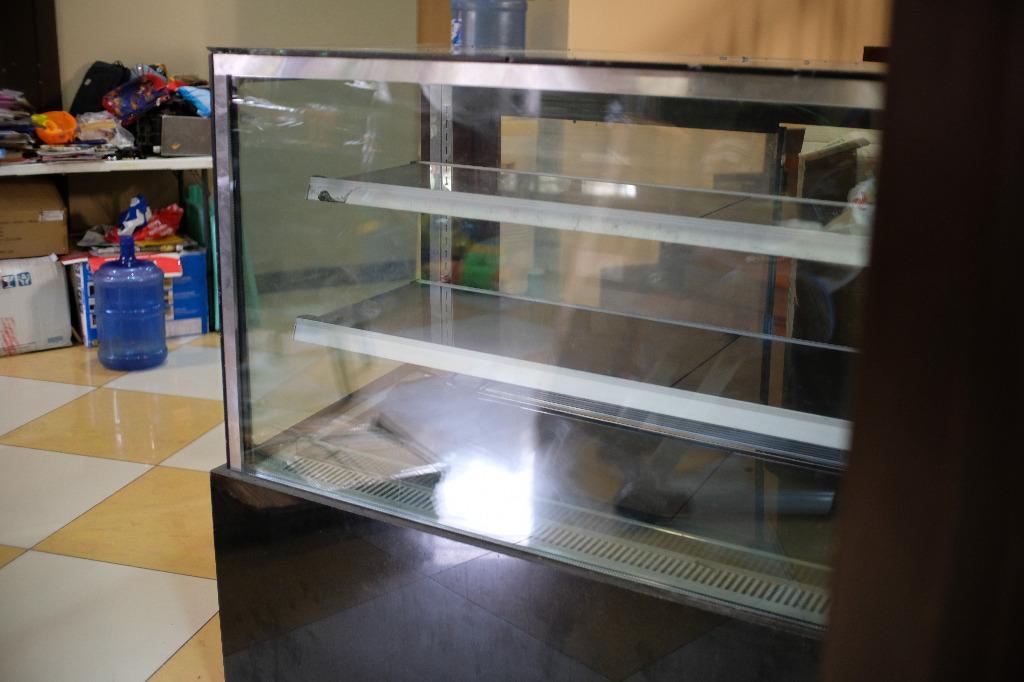 CHEE PUCK Cake chiller, Food & Drinks, Chilled & Frozen Food on Carousell