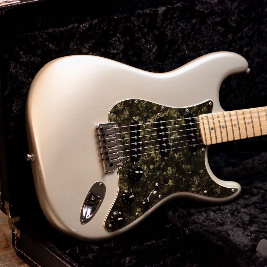Fender American Deluxe Stratocaster 2009 Inca Silver USA, Hobbies ...