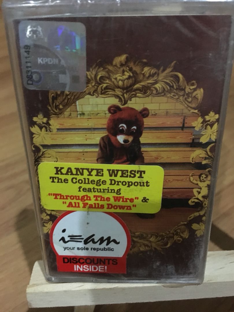 Kanye West - The College Dropout (Kaset), Hobbies & Toys, Music & Media ...