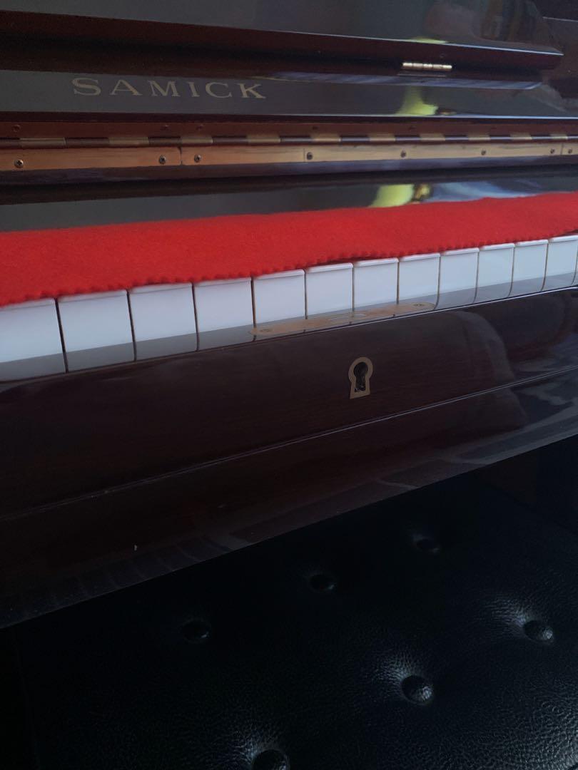 Samick piano SU118 German scale with leather stool, Hobbies & Toys, Music & Media, Musical ...