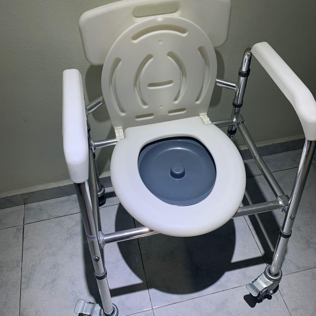 DNR Commode Chair 4 Wheels, Health & Nutrition, Assistive ...