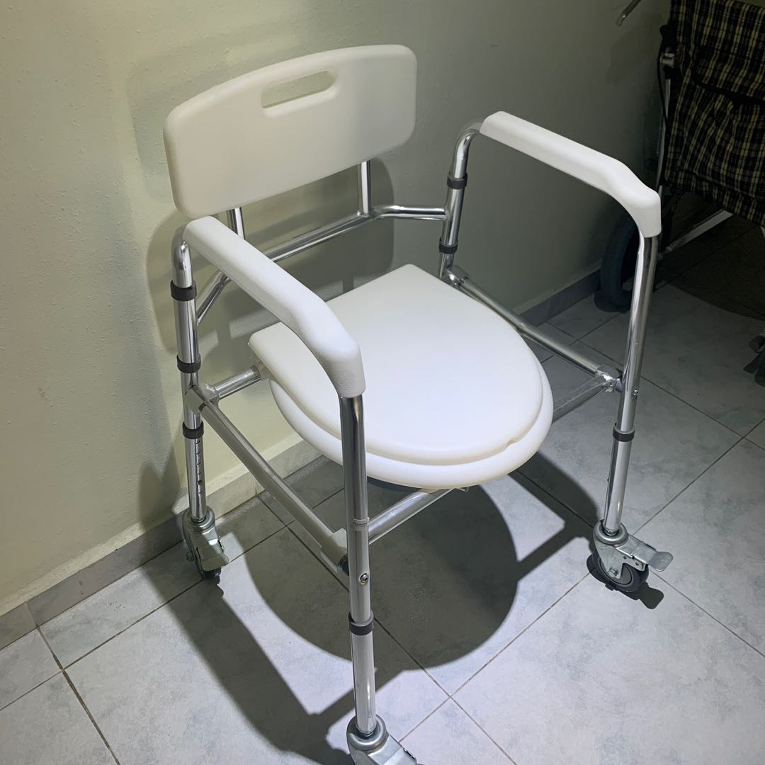 DNR Commode Chair 4 Wheels, Health & Nutrition, Assistive ...