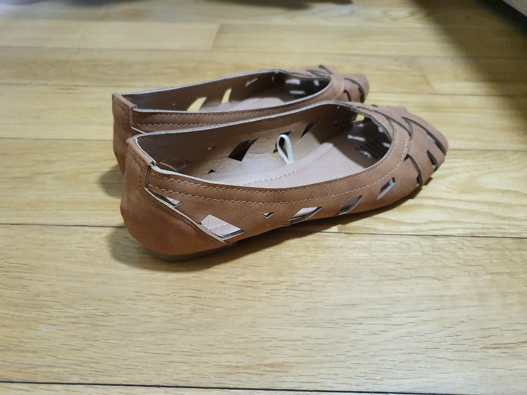Rubi Brown Cross Flats, Women's Fashion, Footwear, Flats on Carousell