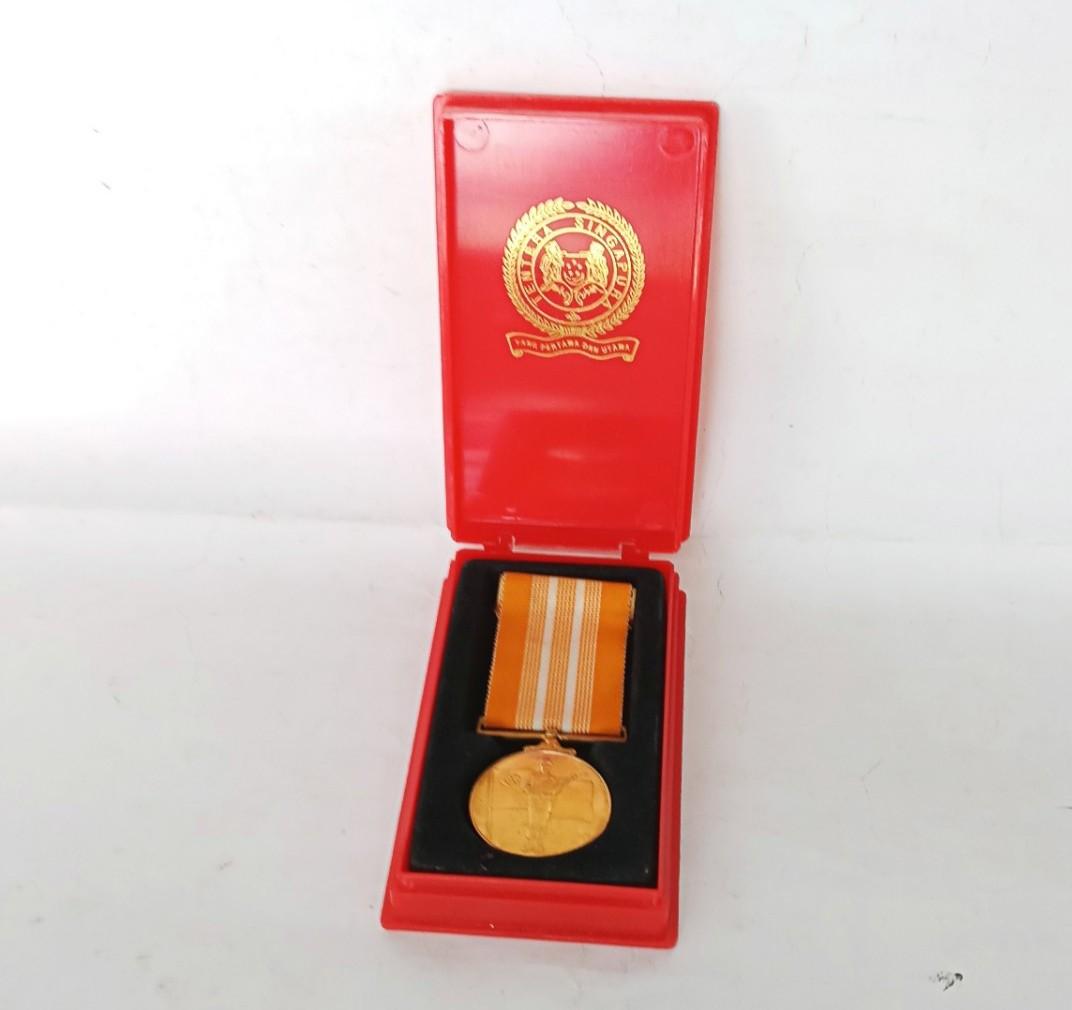 SAF Good service Award Gold Medal Singapore, Hobbies & Toys ...