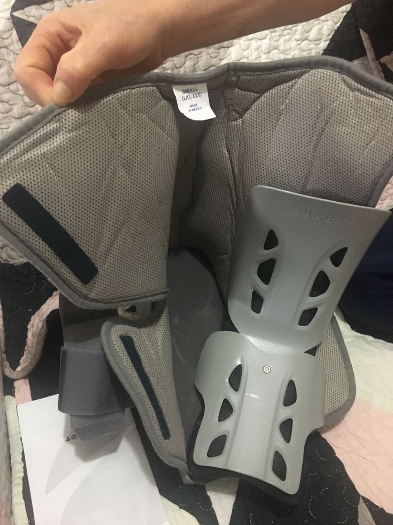 aircast airselect short walking boot （small), 其他, 其他 - Carousell