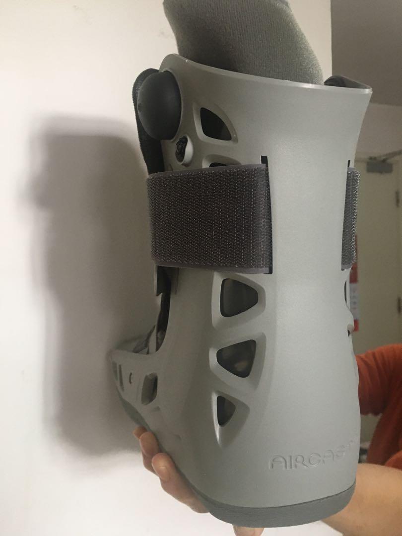 aircast airselect short walking boot （small), 其他, 其他 - Carousell