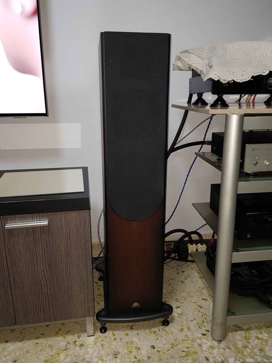 Castle Knight 5 Floorstanding Speakers, Audio, Soundbars, Speakers ...