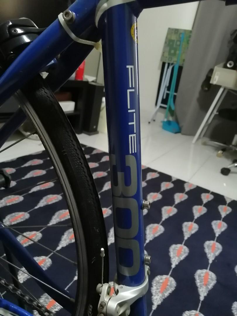 KHS FLITE 300, Sports Equipment, Bicycles & Parts, Bicycles on Carousell