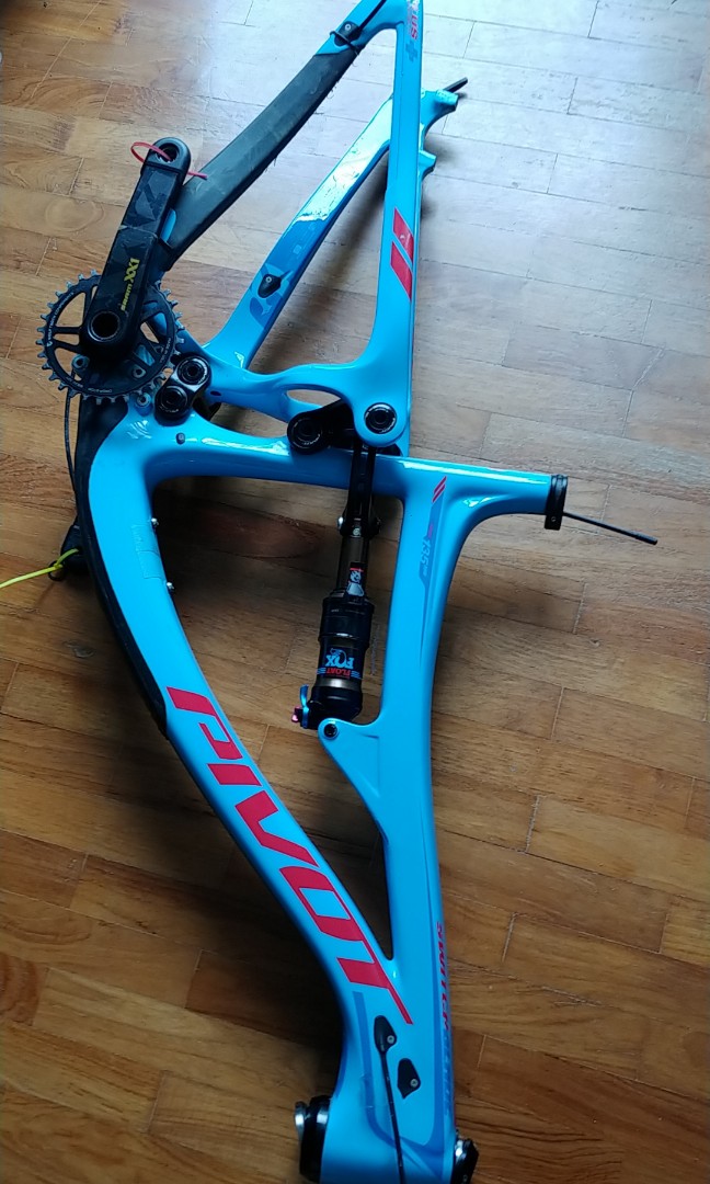 Pivot switchblade carbon frame set w xx1 crank, Sports Equipment ...