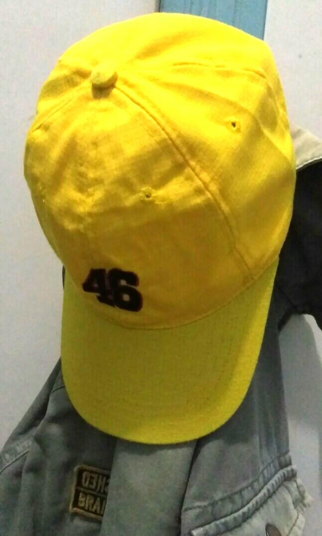 Topi 46 Valentino Rossi, Fesyen Pria, Aksesoris, Topi di Carousell