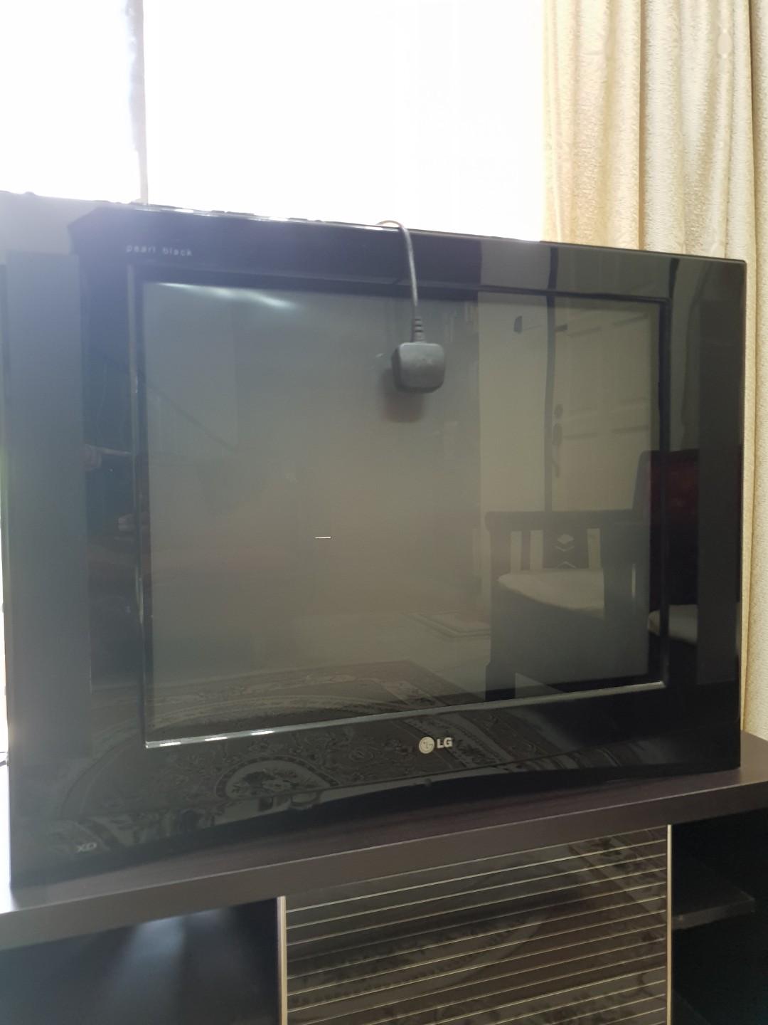 TV LG 29 inch Flat Pearl Black XD, TV & Home Appliances, TV & Entertainment, TV on Carousell