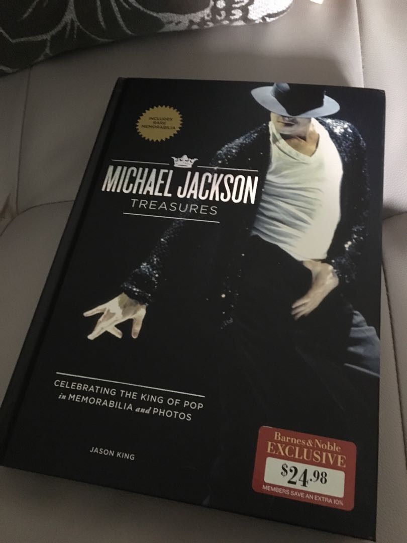 Michael Jackson 珍貴書籍，內附演唱會門票sample, 珍貴海報等, 興趣及遊戲, 書本 & 文具, 書本及雜誌 - 旅遊書 - Carousell