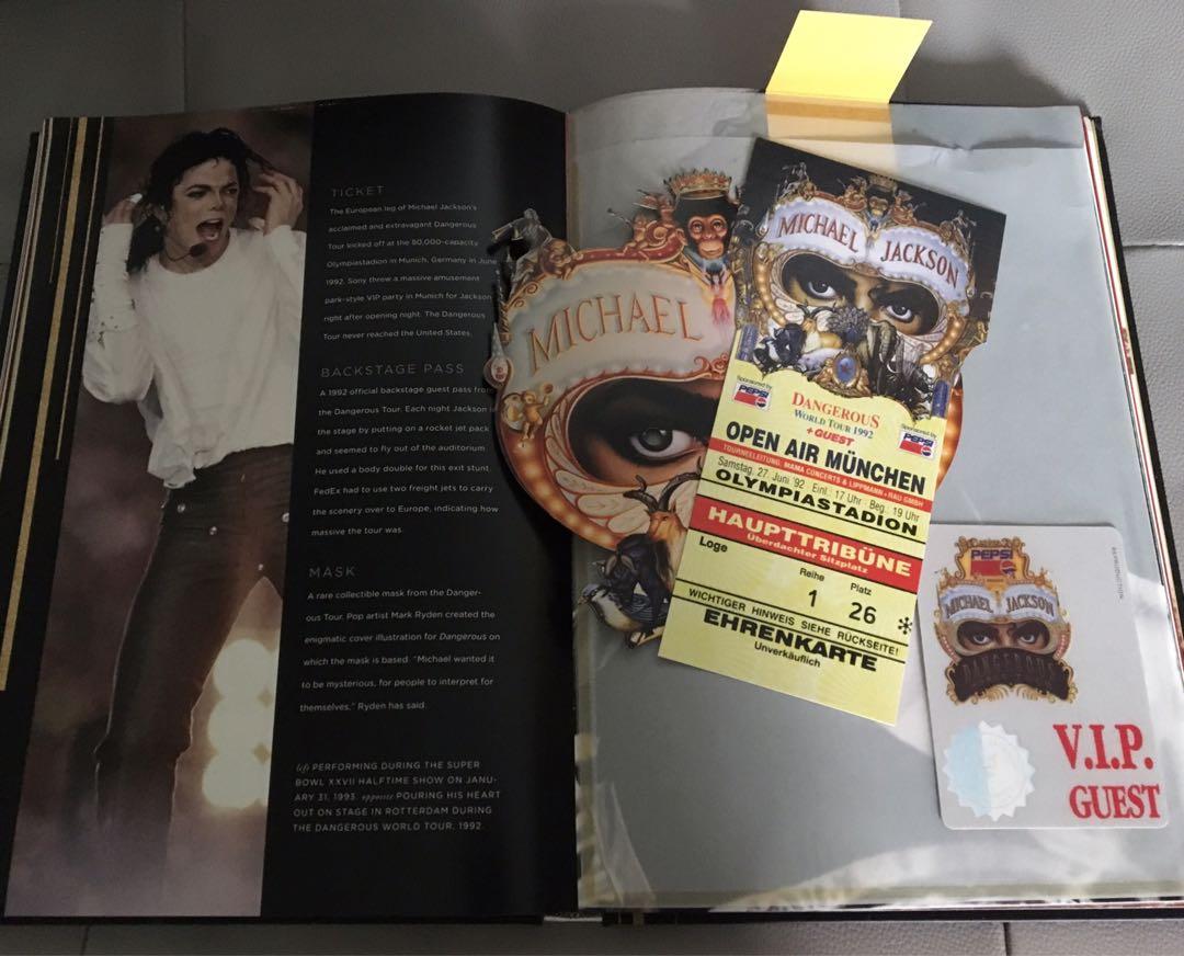 Michael Jackson 珍貴書籍，內附演唱會門票sample, 珍貴海報等, 興趣及遊戲, 書本 & 文具, 書本及雜誌 - 旅遊書 - Carousell