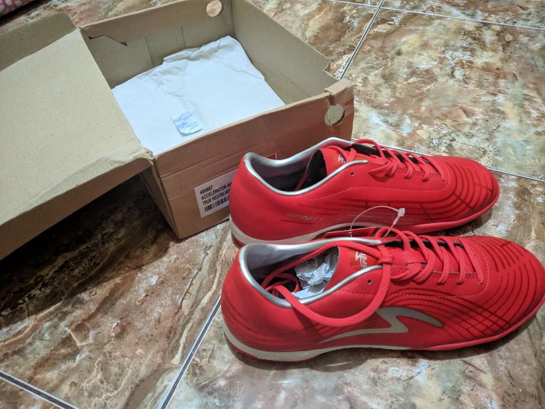 Sepatu Futsal specs infinity 19 in, Fesyen Pria, Sepatu , Lainnya di ...