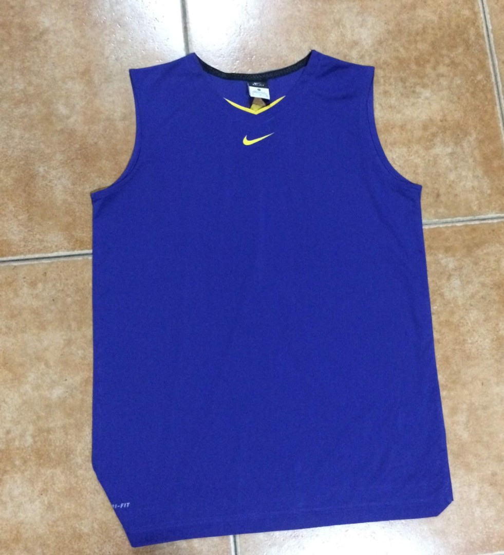 Nike Sando, Men's Fashion, Activewear on Carousell