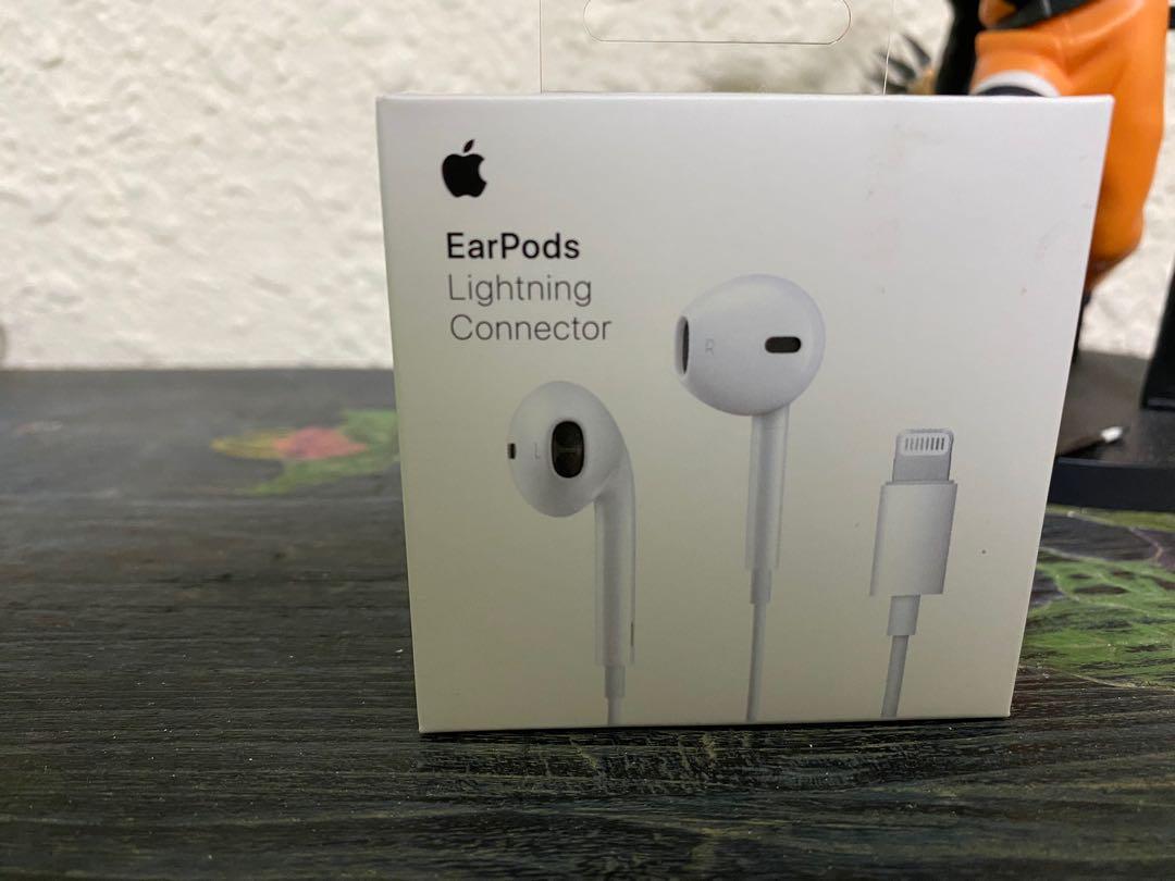 Apple AirPods with Lightning Connector, Audio on Carousell
