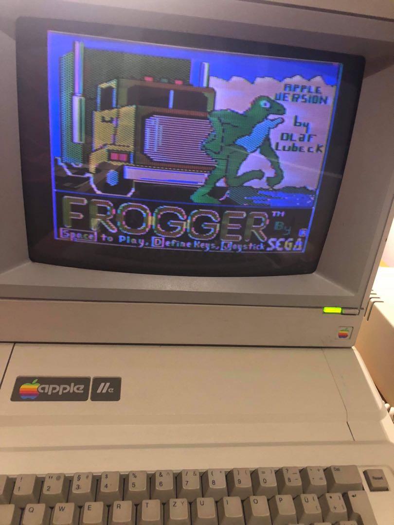 Apple IIe with Colour Monitor, Computers & Tech, Parts & Accessories ...