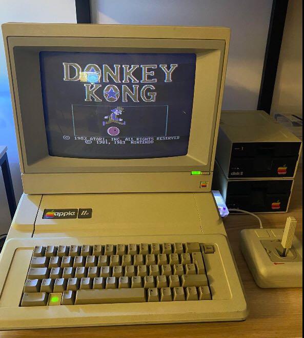 Apple IIe with Colour Monitor, Computers & Tech, Parts & Accessories ...
