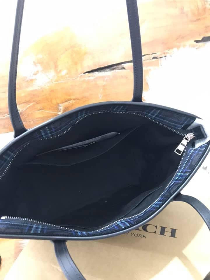 Coach Zip tote F80032 Original, Luxury, Bags & Wallets on Carousell