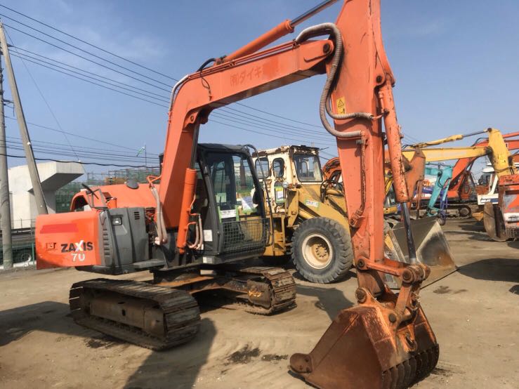 Hitachi Excavator / Backhoe with piping, Commercial & Industrial ...