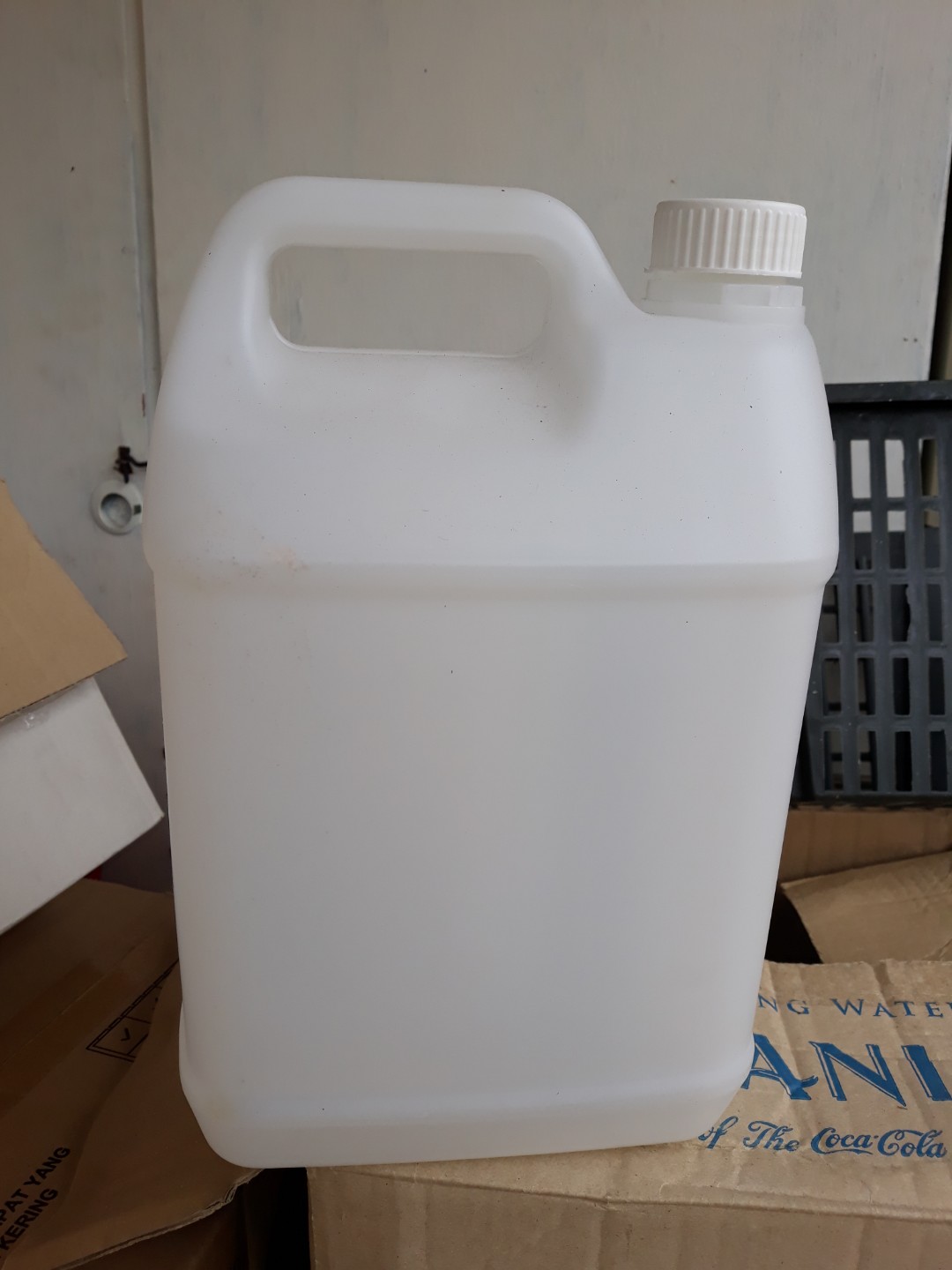 5L plastic container, Furniture & Home Living, Gardening, Pots ...