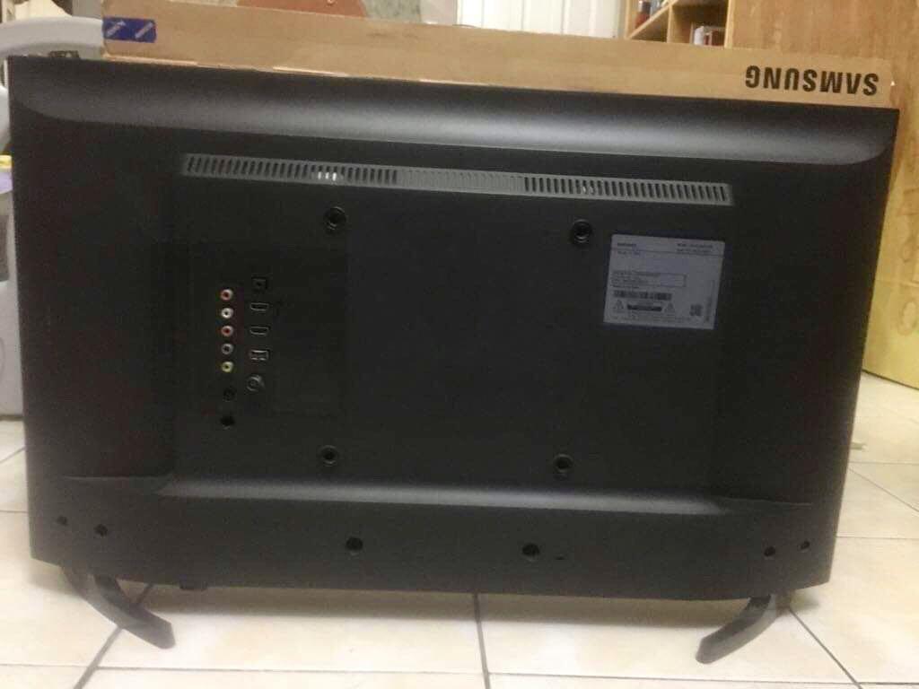 Samsung 32" HD TV (model: UA32J4003), TV & Home Appliances, TV ...