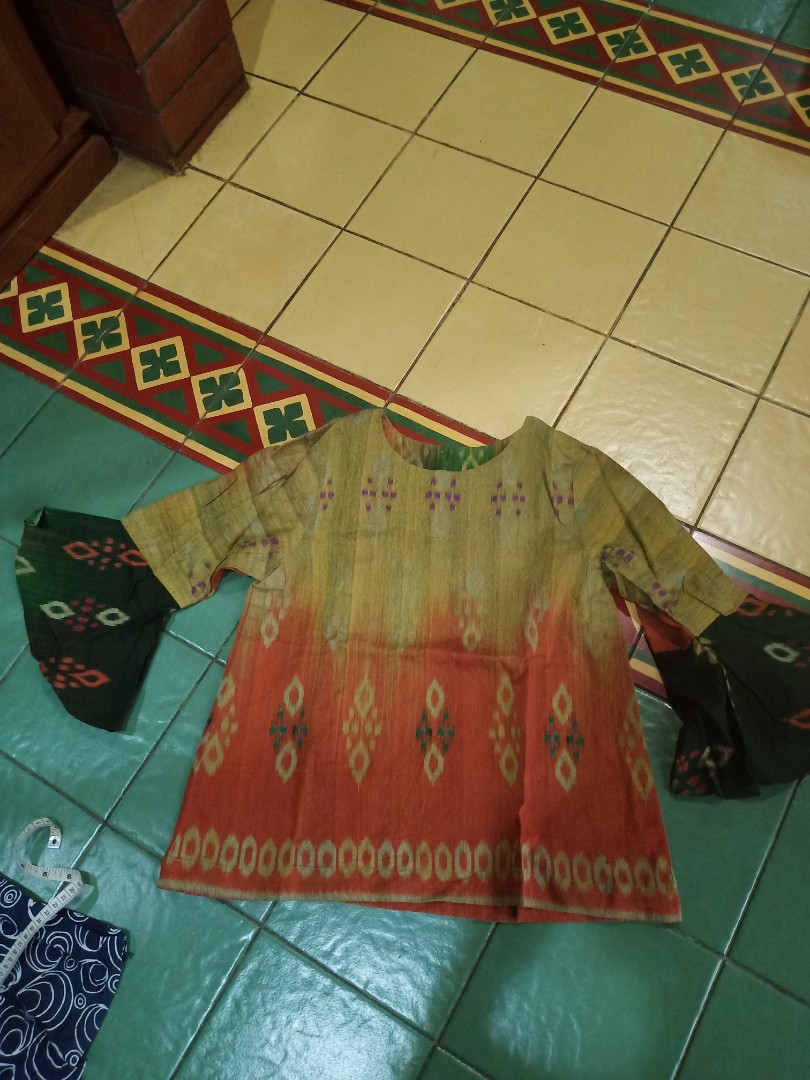 Top tenun, Fesyen Wanita, Pakaian Wanita, Atasan di Carousell