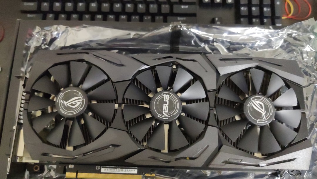 Asus ROG Strix Radeon Vega 64 8GB HBM2 Graphics Card, Computers & Tech ...