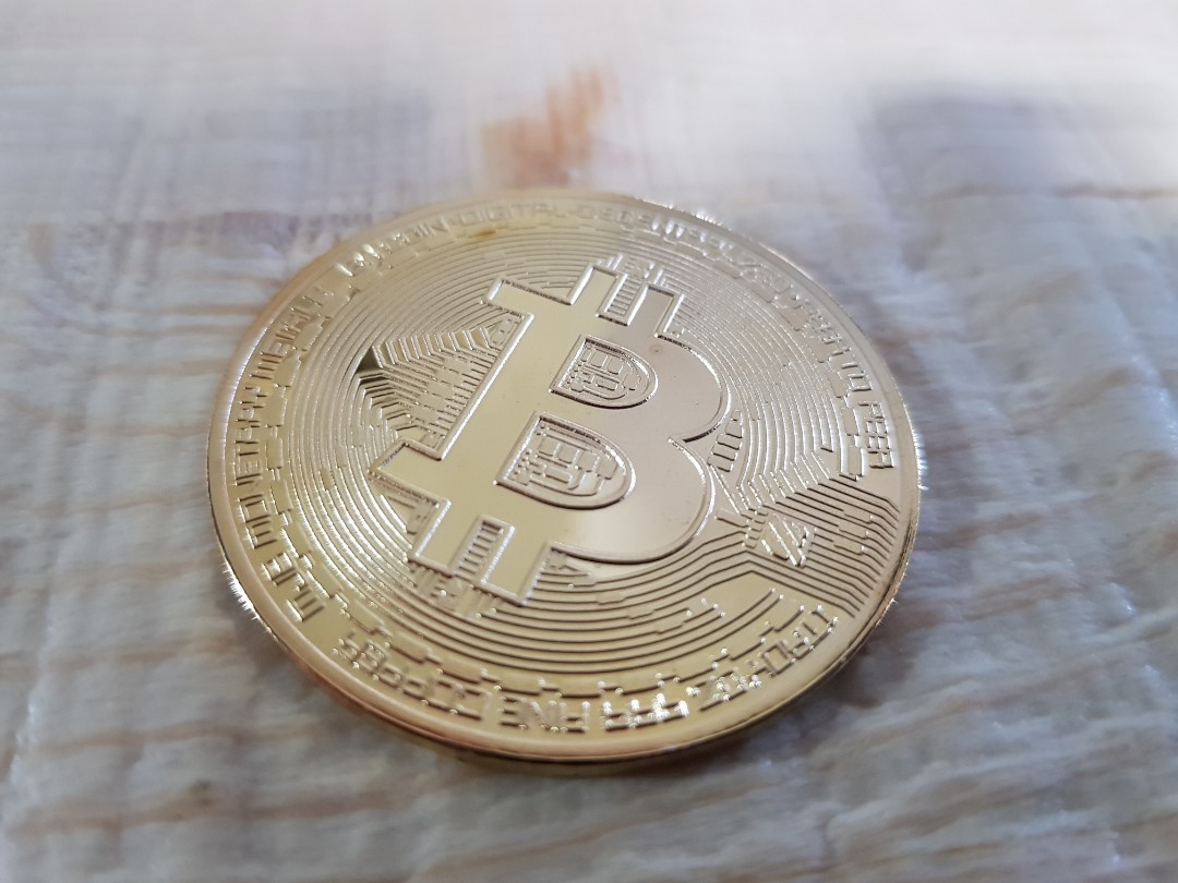 Bitcoin Collectible Coin (Golden), Hobbies & Toys, Memorabilia ...