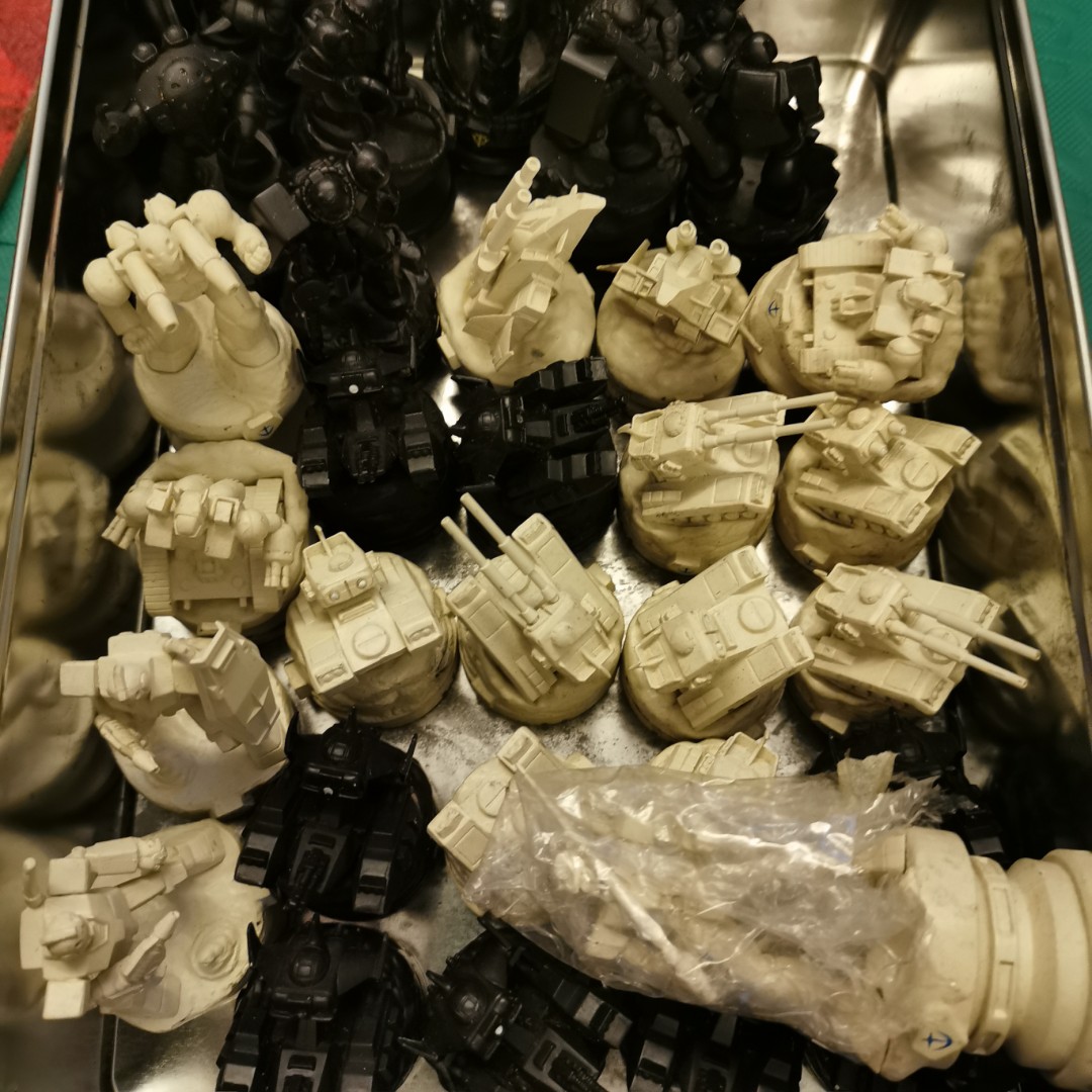 Megahouse 2002 Gundam Zeon Chess Set pieces of 32pcs, Hobbies & Toys ...