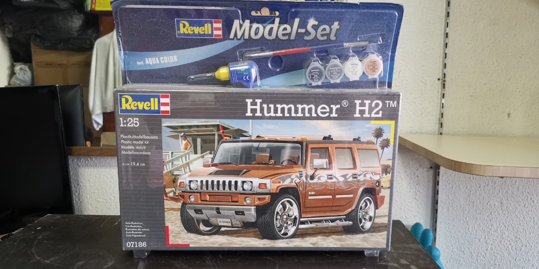 Revell Hummer H2 Model Set, Hobbies & Toys, Toys & Games on Carousell