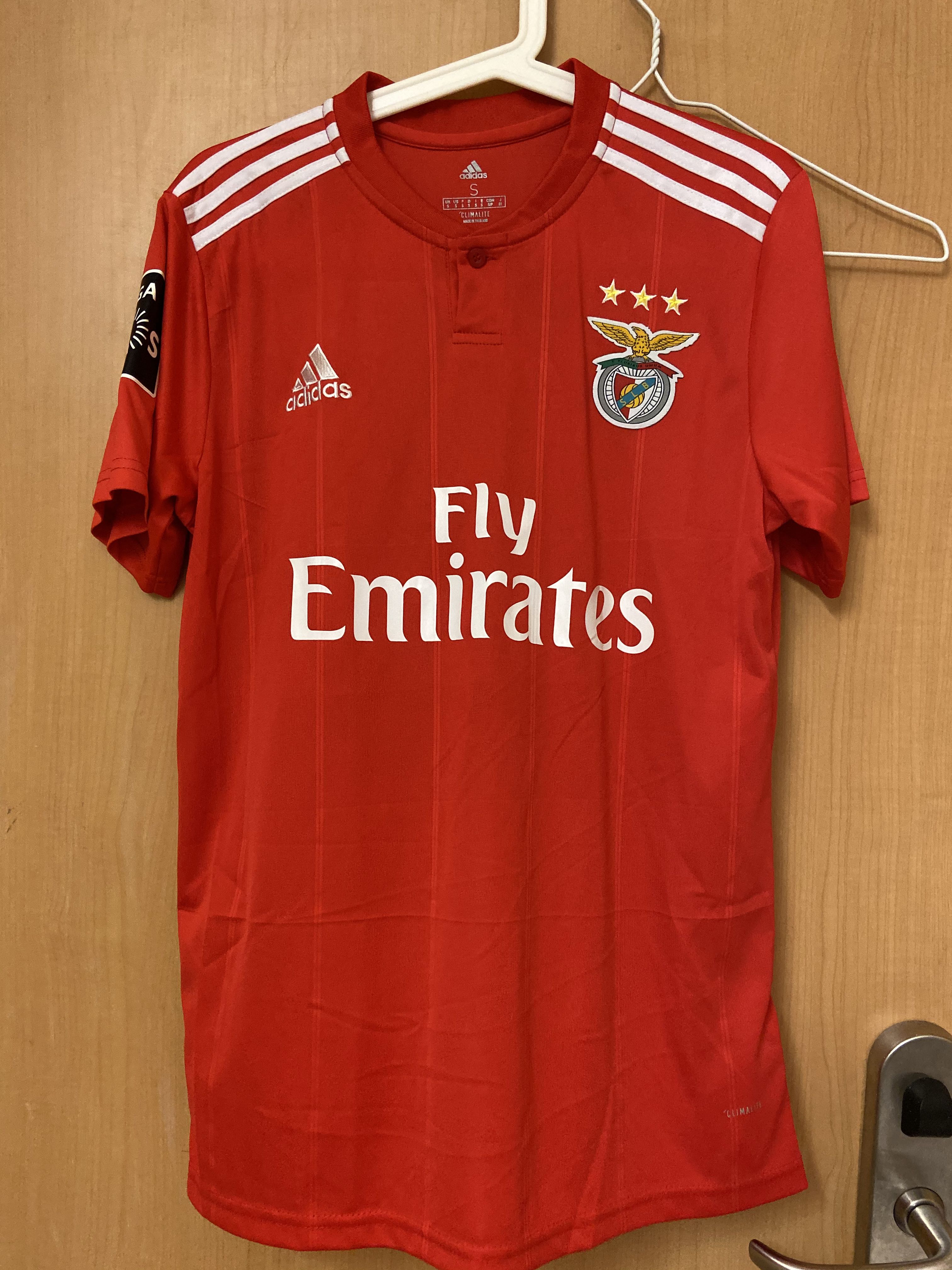 adidas benfica jersey, Men's Fashion, Activewear on Carousell