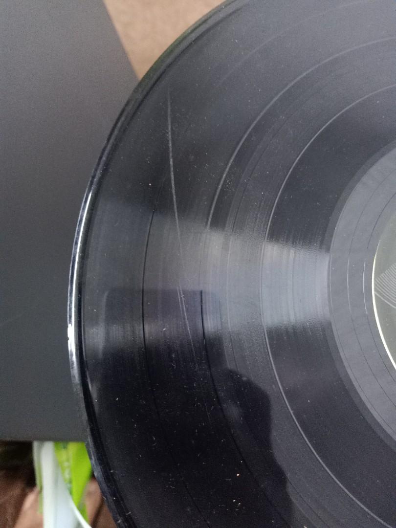 Lp /piring hitam ep elton john caribou 1974, Hobbies & Toys, Music ...