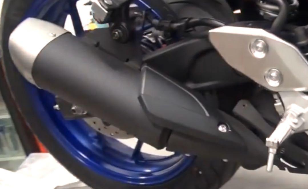 Original stock Yamaha R3 exhaust slip on , Motorcycles, Motorcycle ...