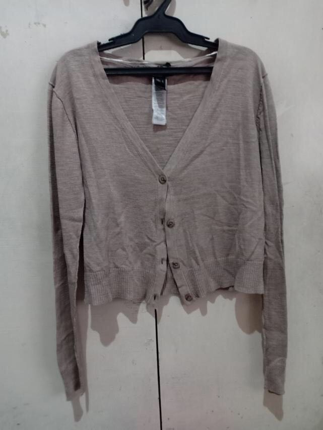 MANGO crop cardigan, Women's Fashion, Tops, Others Tops on Carousell
