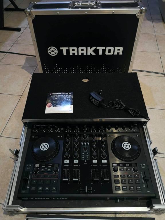 Native Instrument Traktor Kontrol S4 MK1 + flight case, Hobbies & Toys ...