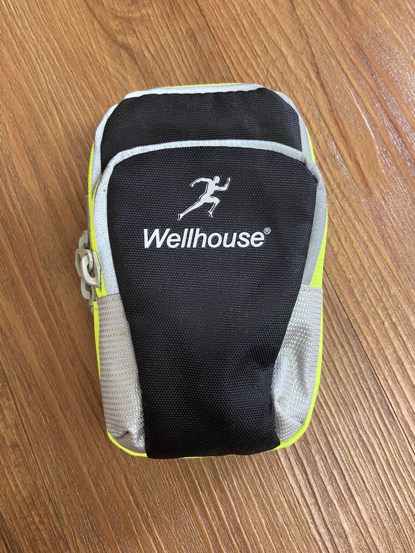 Running arm pouch, Sports Equipment, Exercise & Fitness, Toning ...