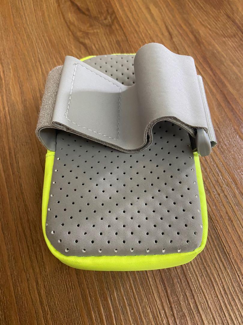 Running arm pouch, Sports Equipment, Exercise & Fitness, Toning ...