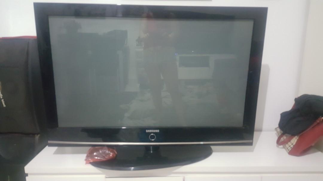 Samsung TV 42", TV & Home Appliances, TV & Entertainment, TV on Carousell