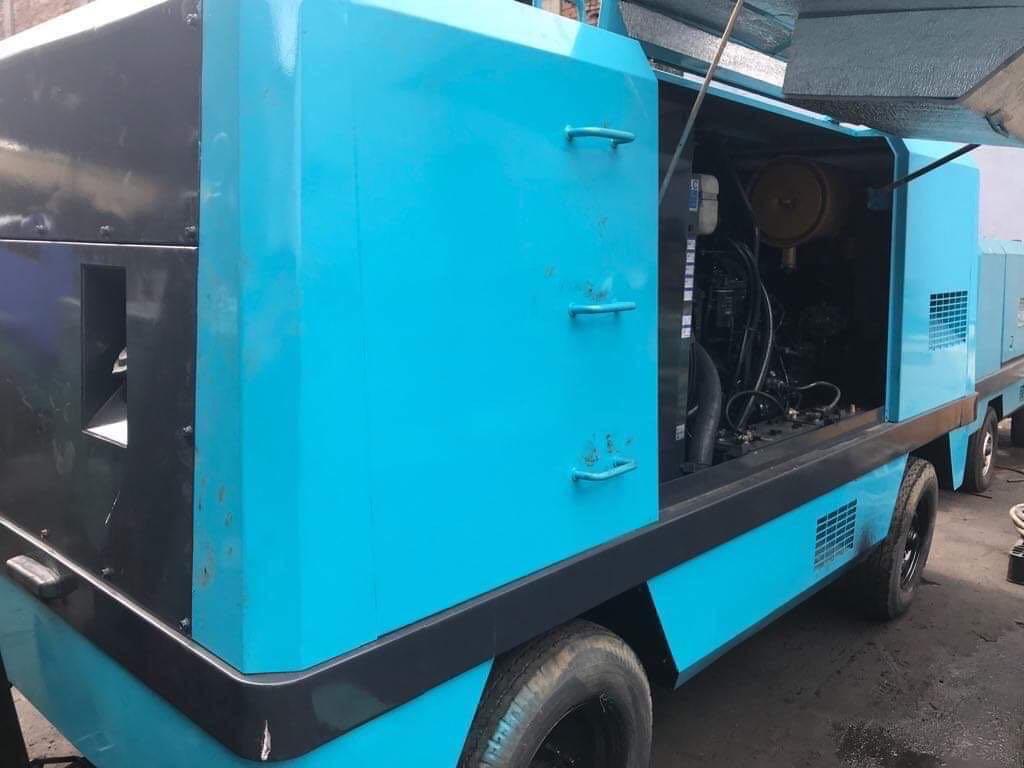 Airman 390 cfm air compressor, Commercial & Industrial, Construction ...
