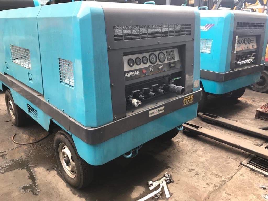 Airman 390 cfm air compressor, Commercial & Industrial, Construction ...