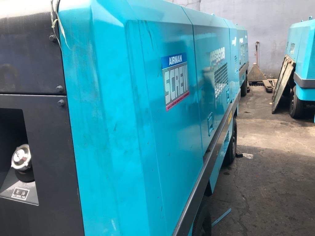 Airman 390 cfm air compressor, Commercial & Industrial, Construction ...